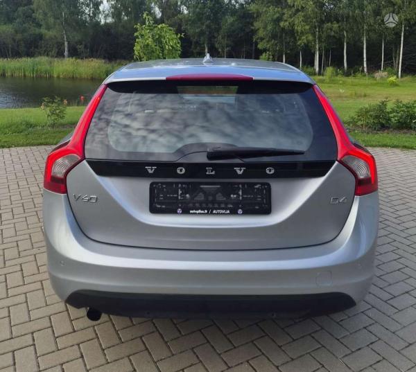 Pelēks Volvo V60 2013 Utena, ar dzinēja tilpumu 2.00 L un nobraukumu 265 tūkst. km par 6450 €, foto 10 vietnē AUTOMOTO.COM.LV