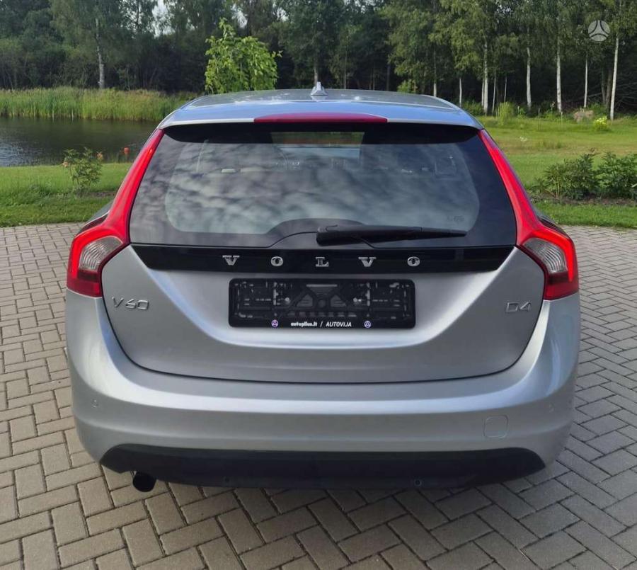 Pelēks Volvo V60 2013 Utena, ar dzinēja tilpumu 2.00 L un nobraukumu 265 tūkst. km par 6450 €, foto 11 vietnē AUTOMOTO.COM.LV