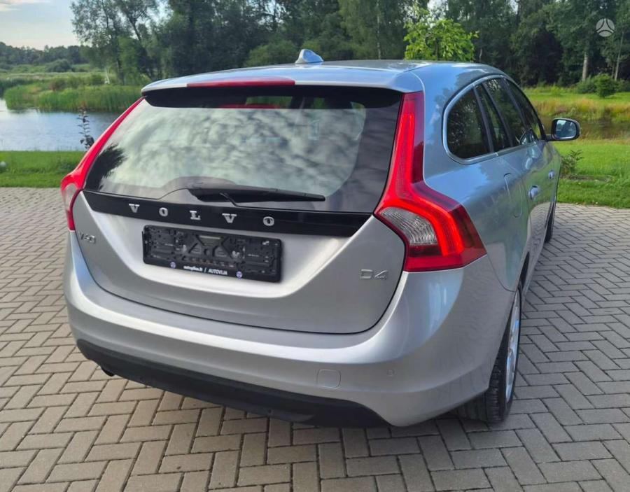 Pelēks Volvo V60 2013 Utena, ar dzinēja tilpumu 2.00 L un nobraukumu 265 tūkst. km par 6450 €, foto 12 vietnē AUTOMOTO.COM.LV
