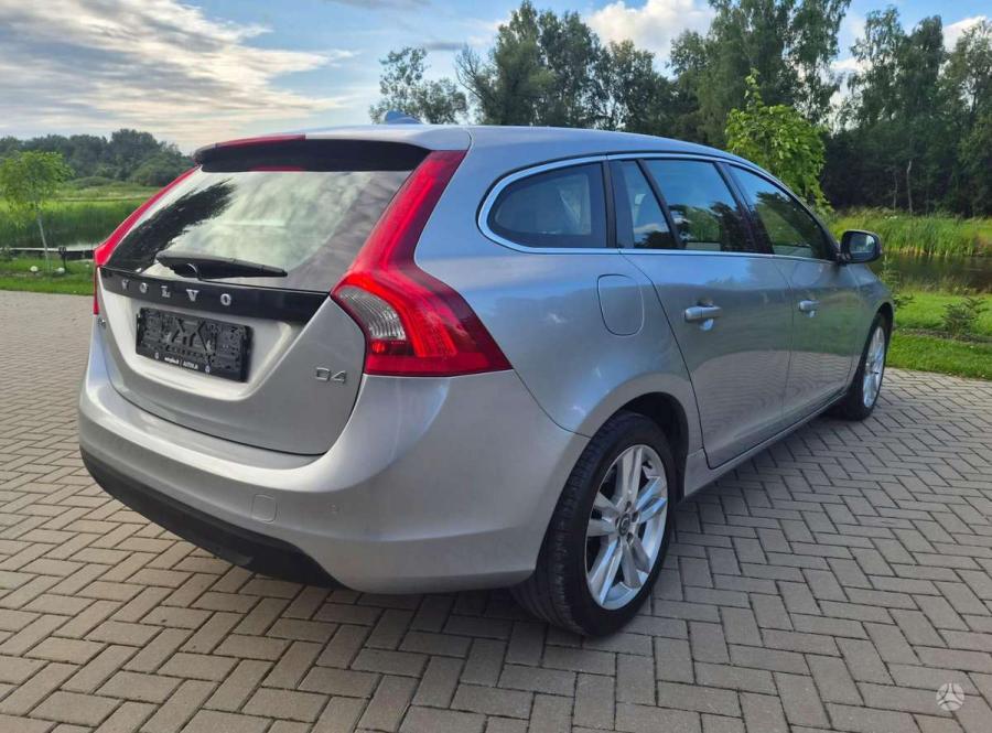 Pelēks Volvo V60 2013 Utena, ar dzinēja tilpumu 2.00 L un nobraukumu 265 tūkst. km par 6450 €, foto 13 vietnē AUTOMOTO.COM.LV