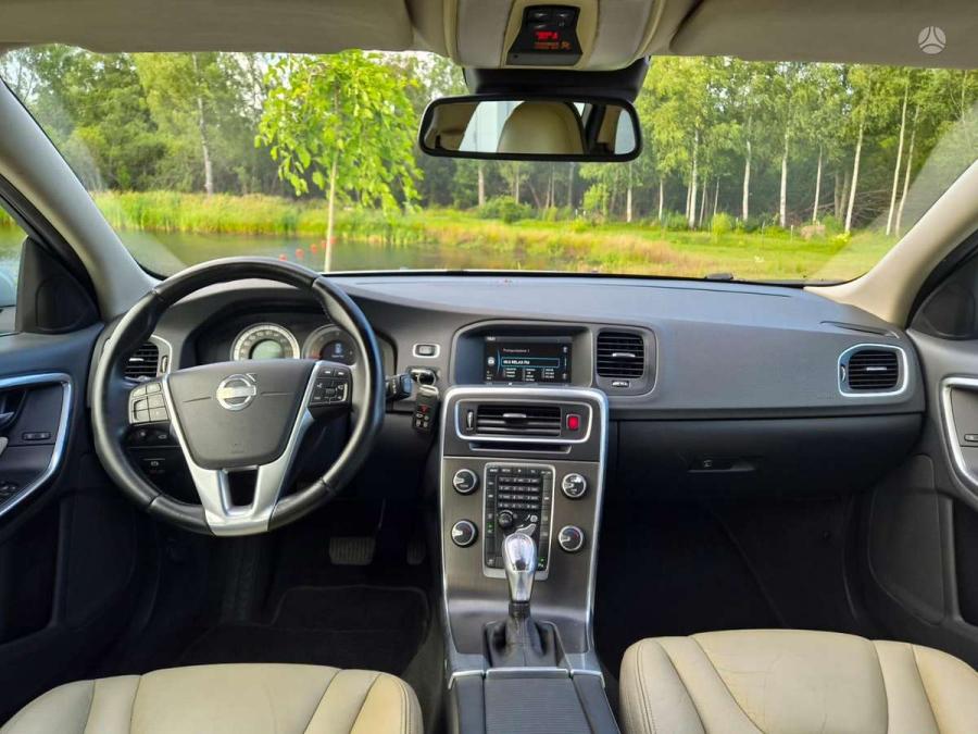 Pelēks Volvo V60 2013 Utena, ar dzinēja tilpumu 2.00 L un nobraukumu 265 tūkst. km par 6450 €, foto 16 vietnē AUTOMOTO.COM.LV