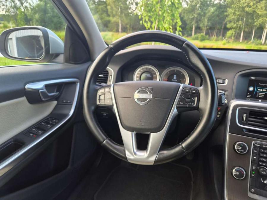 Pelēks Volvo V60 2013 Utena, ar dzinēja tilpumu 2.00 L un nobraukumu 265 tūkst. km par 6450 €, foto 19 vietnē AUTOMOTO.COM.LV