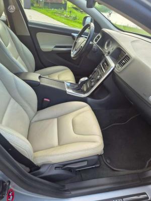 Pelēks Volvo V60 2013 Utena, ar dzinēja tilpumu 2.00 L un nobraukumu 265 tūkst. km par 6450 €, foto 20 vietnē AUTOMOTO.COM.LV