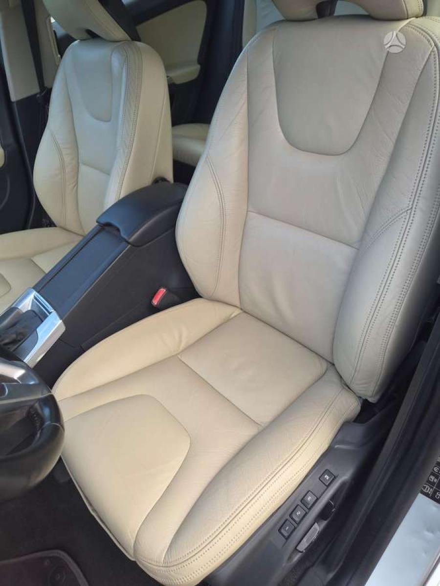 Pelēks Volvo V60 2013 Utena, ar dzinēja tilpumu 2.00 L un nobraukumu 265 tūkst. km par 6450 €, foto 22 vietnē AUTOMOTO.COM.LV