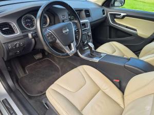 Pelēks Volvo V60 2013 Utena, ar dzinēja tilpumu 2.00 L un nobraukumu 265 tūkst. km par 6450 €, foto 25 vietnē AUTOMOTO.COM.LV