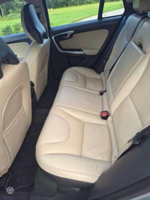 Pelēks Volvo V60 2013 Utena, ar dzinēja tilpumu 2.00 L un nobraukumu 265 tūkst. km par 6450 €, foto 28 vietnē AUTOMOTO.COM.LV