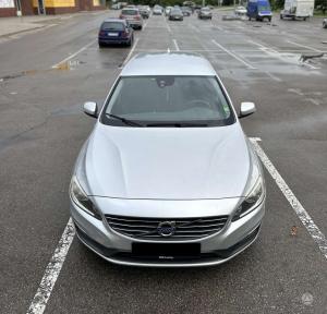 Pelēks Volvo V60 2013 Panevēža, ar dzinēja tilpumu 1.98 L un nobraukumu 291 tūkst. km par 6950 €, foto 3 vietnē AUTOMOTO.COM.LV