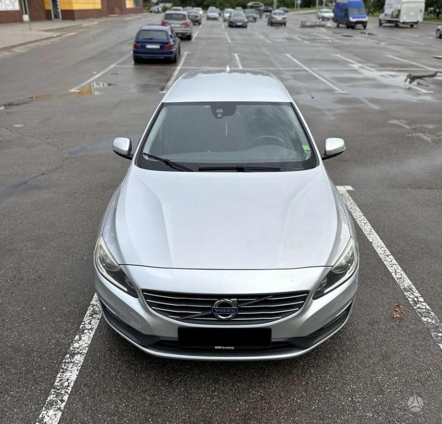 Pelēks Volvo V60 2013 Panevēža, ar dzinēja tilpumu 1.98 L un nobraukumu 291 tūkst. km par 6950 €, foto 3 vietnē AUTOMOTO.COM.LV