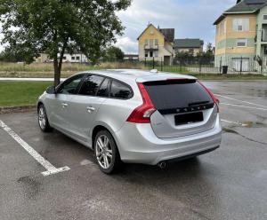 Pelēks Volvo V60 2013 Panevēža, ar dzinēja tilpumu 1.98 L un nobraukumu 291 tūkst. km par 6950 €, foto 6 vietnē AUTOMOTO.COM.LV