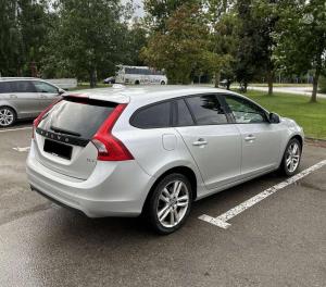 Pelēks Volvo V60 2013 Panevēža, ar dzinēja tilpumu 1.98 L un nobraukumu 291 tūkst. km par 6950 €, foto 8 vietnē AUTOMOTO.COM.LV