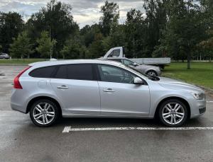 Pelēks Volvo V60 2013 Panevēža, ar dzinēja tilpumu 1.98 L un nobraukumu 291 tūkst. km par 6950 €, foto 9 vietnē AUTOMOTO.COM.LV