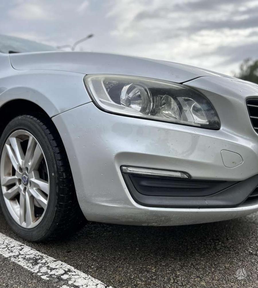 Pelēks Volvo V60 2013 Panevēža, ar dzinēja tilpumu 1.98 L un nobraukumu 291 tūkst. km par 6950 €, foto 11 vietnē AUTOMOTO.COM.LV