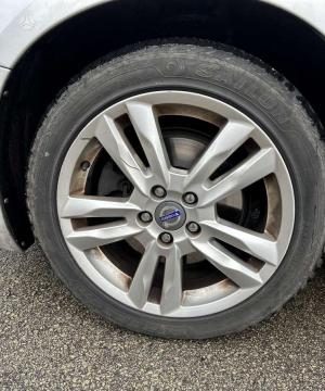 Pelēks Volvo V60 2013 Panevēža, ar dzinēja tilpumu 1.98 L un nobraukumu 291 tūkst. km par 6950 €, foto 13 vietnē AUTOMOTO.COM.LV
