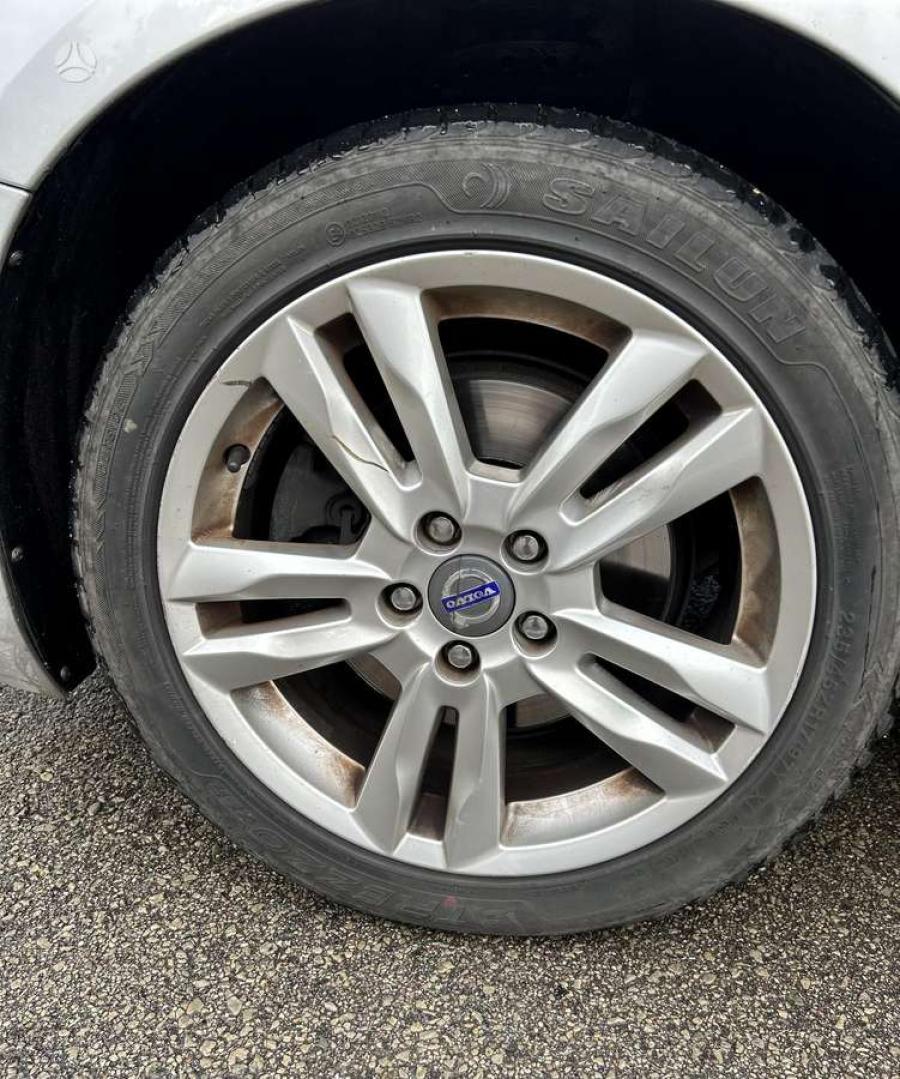Pelēks Volvo V60 2013 Panevēža, ar dzinēja tilpumu 1.98 L un nobraukumu 291 tūkst. km par 6950 €, foto 13 vietnē AUTOMOTO.COM.LV