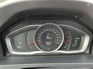 Pelēks Volvo V60 2013 Panevēža, ar dzinēja tilpumu 1.98 L un nobraukumu 291 tūkst. km par 6950 €, foto 14 vietnē AUTOMOTO.COM.LV