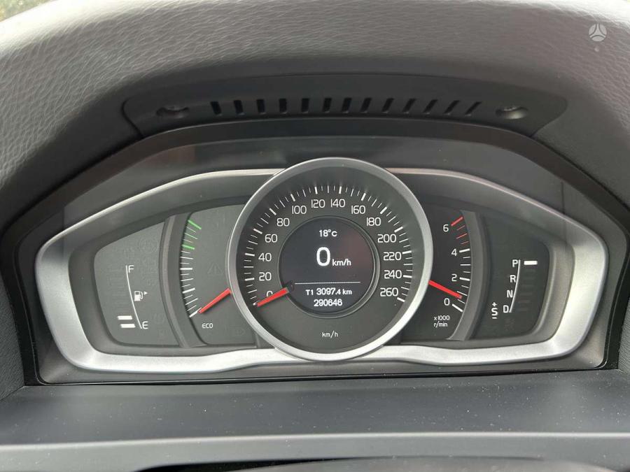Pelēks Volvo V60 2013 Panevēža, ar dzinēja tilpumu 1.98 L un nobraukumu 291 tūkst. km par 6950 €, foto 14 vietnē AUTOMOTO.COM.LV