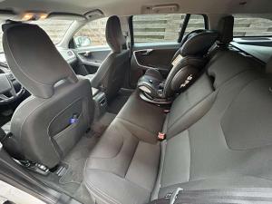 Pelēks Volvo V60 2013 Panevēža, ar dzinēja tilpumu 1.98 L un nobraukumu 291 tūkst. km par 6950 €, foto 16 vietnē AUTOMOTO.COM.LV