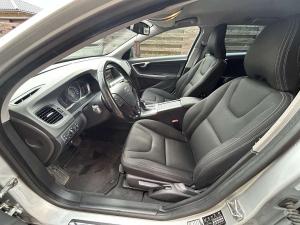 Pelēks Volvo V60 2013 Panevēža, ar dzinēja tilpumu 1.98 L un nobraukumu 291 tūkst. km par 6950 €, foto 17 vietnē AUTOMOTO.COM.LV