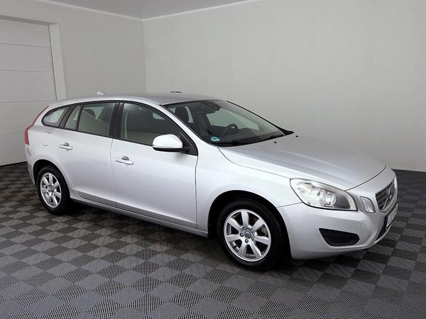 Pelēks Volvo V60 2013 Tallina, ar dzinēja tilpumu 1.60 L un nobraukumu 395 tūkst. km par 3299 €, foto 1 vietnē AUTOMOTO.COM.LV