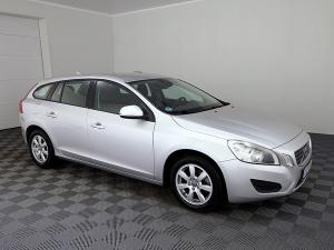 Pelēks Volvo V60 2013 Tallina, ar dzinēja tilpumu 1.60 L un nobraukumu 395 tūkst. km par 3299 €, foto  vietnē AUTOMOTO.COM.LV