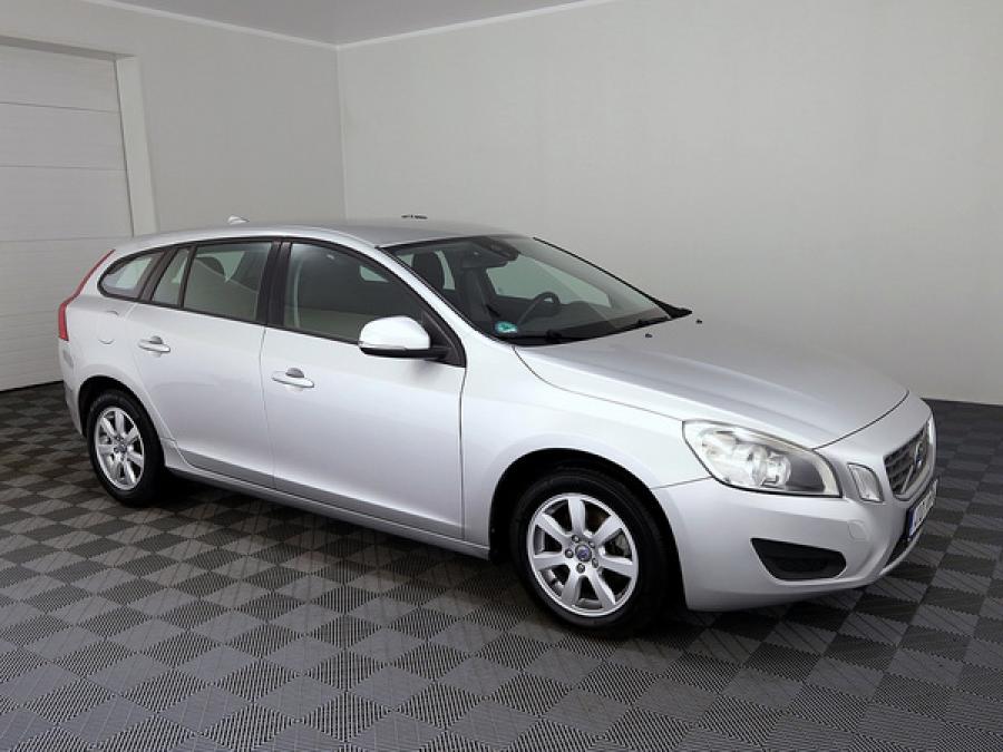 Pelēks Volvo V60 2013 Tallina, ar dzinēja tilpumu 1.60 L un nobraukumu 395 tūkst. km par 3299 €, foto 1 vietnē AUTOMOTO.COM.LV