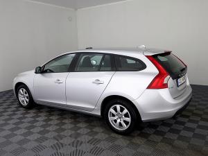 Pelēks Volvo V60 2013 Tallina, ar dzinēja tilpumu 1.60 L un nobraukumu 395 tūkst. km par 3299 €, foto 5 vietnē AUTOMOTO.COM.LV
