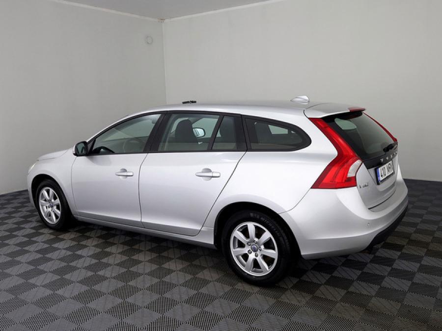 Pelēks Volvo V60 2013 Tallina, ar dzinēja tilpumu 1.60 L un nobraukumu 395 tūkst. km par 3299 €, foto 5 vietnē AUTOMOTO.COM.LV