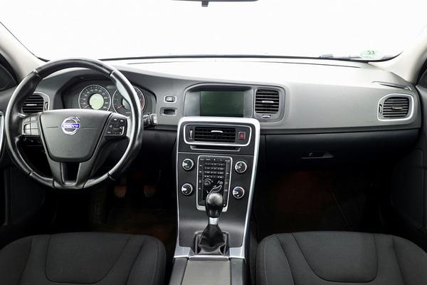 Pelēks Volvo V60 2013 Tallina, ar dzinēja tilpumu 1.60 L un nobraukumu 395 tūkst. km par 3299 €, foto 5 vietnē AUTOMOTO.COM.LV