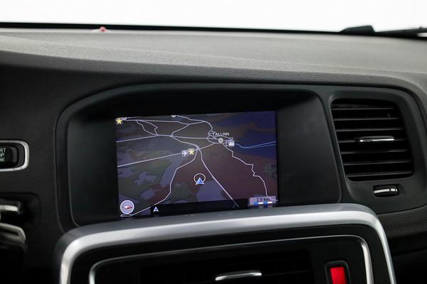 Pelēks Volvo V60 2013 Tallina, ar dzinēja tilpumu 1.60 L un nobraukumu 395 tūkst. km par 3299 €, foto 8 vietnē AUTOMOTO.COM.LV