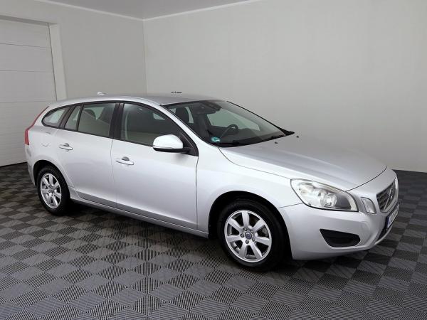 Pelēks Volvo V60 2013 Tallina, ar dzinēja tilpumu 1.60 L un nobraukumu 395 tūkst. km par 3299 €, foto 9 vietnē AUTOMOTO.COM.LV