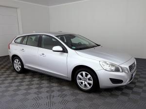 Pelēks Volvo V60 2013 Tallina, ar dzinēja tilpumu 1.60 L un nobraukumu 395 tūkst. km par 3299 €, foto 10 vietnē AUTOMOTO.COM.LV