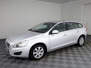 Pelēks Volvo V60 2013 Tallina, ar dzinēja tilpumu 1.60 L un nobraukumu 395 tūkst. km par 3299 €, foto 11 vietnē AUTOMOTO.COM.LV