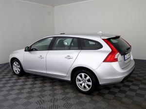 Pelēks Volvo V60 2013 Tallina, ar dzinēja tilpumu 1.60 L un nobraukumu 395 tūkst. km par 3299 €, foto 13 vietnē AUTOMOTO.COM.LV
