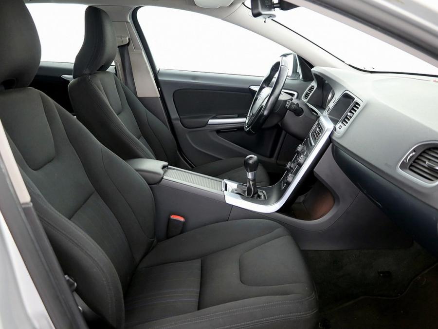 Pelēks Volvo V60 2013 Tallina, ar dzinēja tilpumu 1.60 L un nobraukumu 395 tūkst. km par 3299 €, foto 15 vietnē AUTOMOTO.COM.LV
