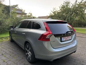 Pelēks Volvo V60 2013 Viļņa, ar dzinēja tilpumu 2.40 L un nobraukumu 258 tūkst. km par 5999 €, foto 4 vietnē AUTOMOTO.COM.LV