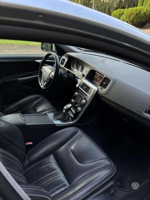 Pelēks Volvo V60 2013 Viļņa, ar dzinēja tilpumu 2.40 L un nobraukumu 258 tūkst. km par 5999 €, foto 6 vietnē AUTOMOTO.COM.LV