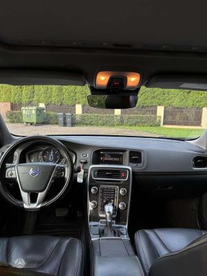 Pelēks Volvo V60 2013 Viļņa, ar dzinēja tilpumu 2.40 L un nobraukumu 258 tūkst. km par 5999 €, foto 7 vietnē AUTOMOTO.COM.LV