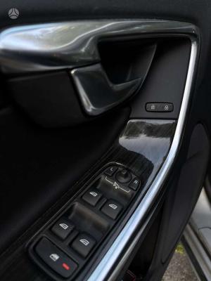 Pelēks Volvo V60 2013 Viļņa, ar dzinēja tilpumu 2.40 L un nobraukumu 258 tūkst. km par 5999 €, foto 9 vietnē AUTOMOTO.COM.LV