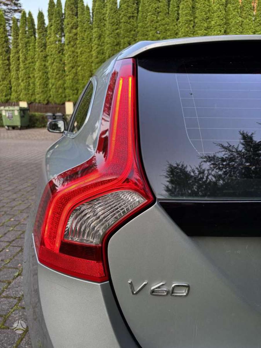 Pelēks Volvo V60 2013 Viļņa, ar dzinēja tilpumu 2.40 L un nobraukumu 258 tūkst. km par 5999 €, foto 17 vietnē AUTOMOTO.COM.LV