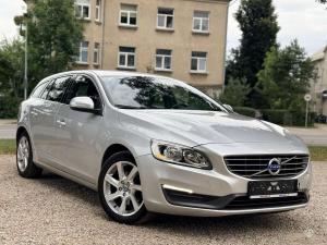 Grey Volvo V60 2013 in Ukmerge, with an engine capacity of 1.98 L and mileage of 230 thousand km for 5950 €, photo 3 on AUTOMOTO.COM.LV