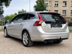 Grey Volvo V60 2013 in Ukmerge, with an engine capacity of 1.98 L and mileage of 230 thousand km for 5950 €, photo 5 on AUTOMOTO.COM.LV