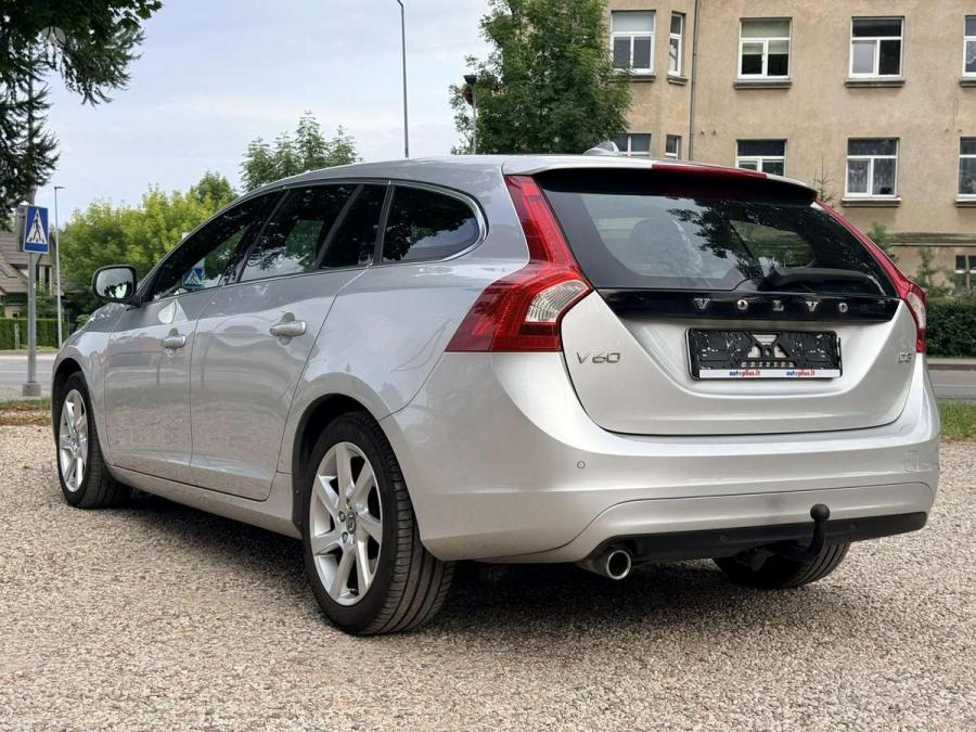 Grey Volvo V60 2013 in Ukmerge, with an engine capacity of 1.98 L and mileage of 230 thousand km for 5950 €, photo 5 on AUTOMOTO.COM.LV