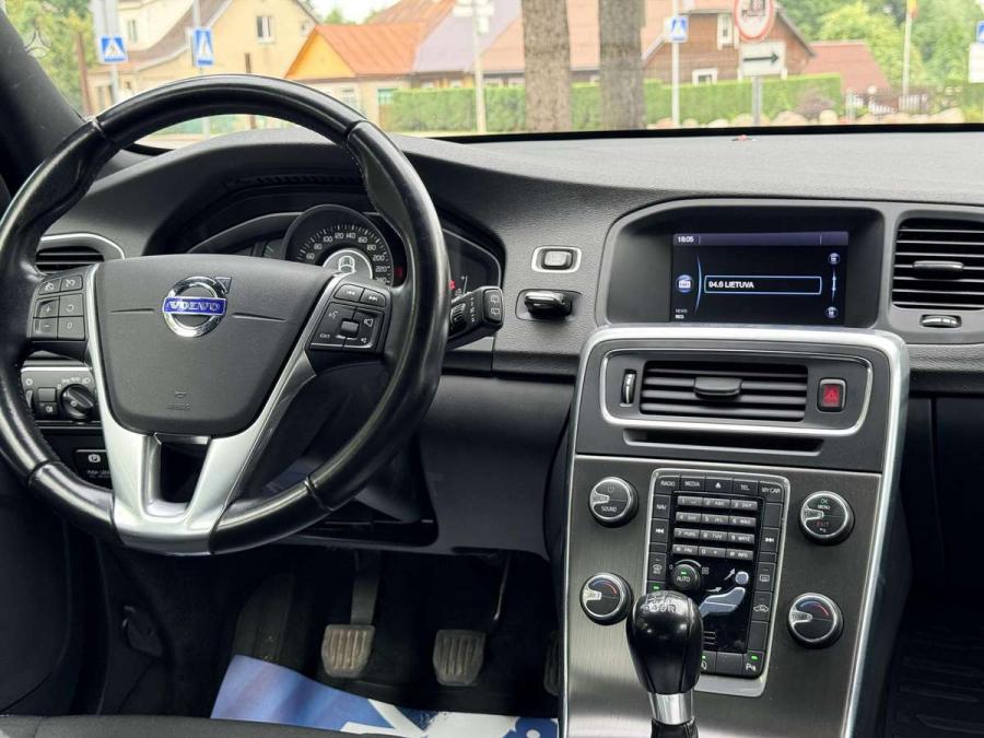 Grey Volvo V60 2013 in Ukmerge, with an engine capacity of 1.98 L and mileage of 230 thousand km for 5950 €, photo 8 on AUTOMOTO.COM.LV