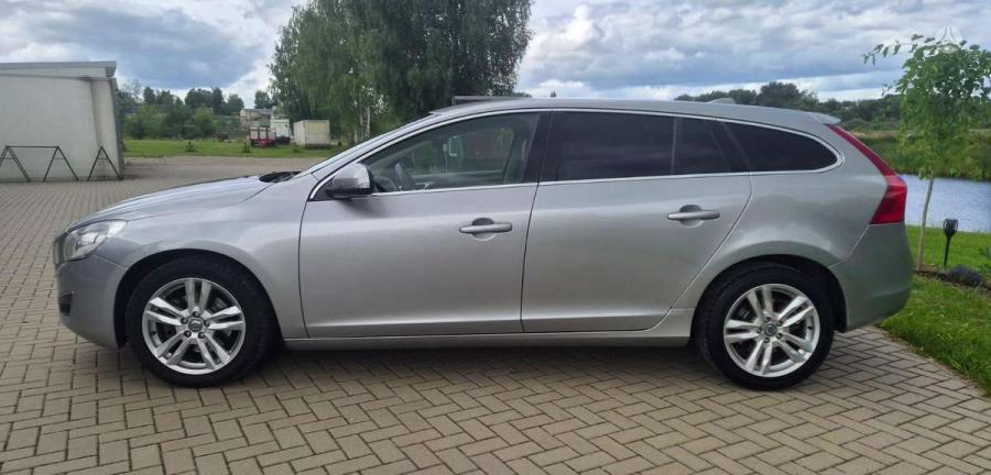 Grey Volvo V60 2013 in Utena, with an engine capacity of 2.00 L and mileage of 265 thousand km for 6490 €, photo 6 on AUTOMOTO.COM.LV