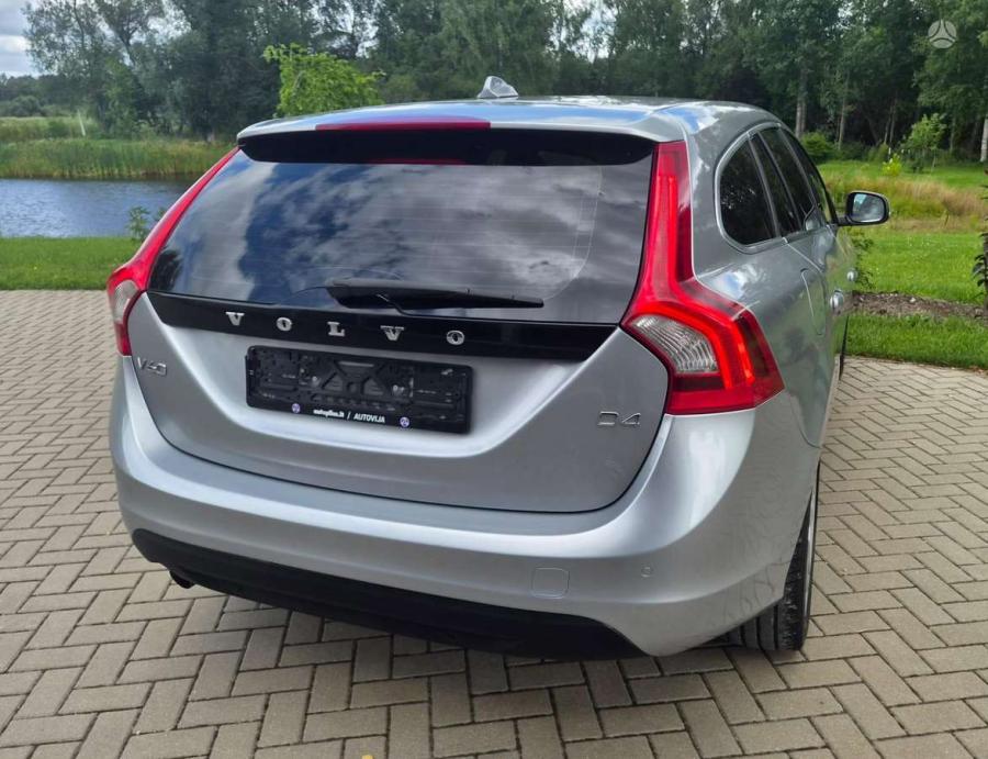 Grey Volvo V60 2013 in Utena, with an engine capacity of 2.00 L and mileage of 265 thousand km for 6490 €, photo 7 on AUTOMOTO.COM.LV