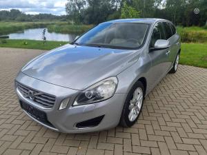 Grey Volvo V60 2013 in Utena, with an engine capacity of 2.00 L and mileage of 265 thousand km for 6490 €, photo 8 on AUTOMOTO.COM.LV