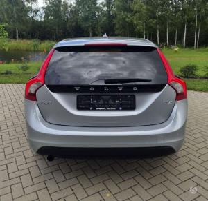 Grey Volvo V60 2013 in Utena, with an engine capacity of 2.00 L and mileage of 265 thousand km for 6490 €, photo 10 on AUTOMOTO.COM.LV