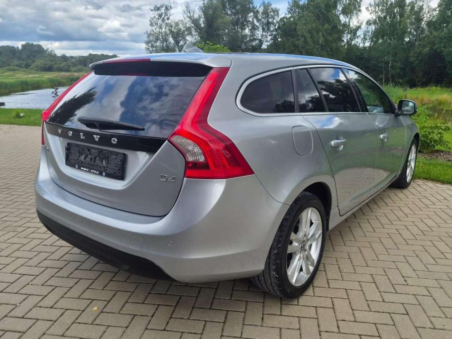 Grey Volvo V60 2013 in Utena, with an engine capacity of 2.00 L and mileage of 265 thousand km for 6490 €, photo 13 on AUTOMOTO.COM.LV