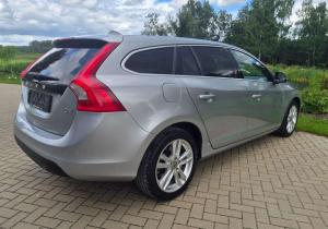 Grey Volvo V60 2013 in Utena, with an engine capacity of 2.00 L and mileage of 265 thousand km for 6490 €, photo 15 on AUTOMOTO.COM.LV