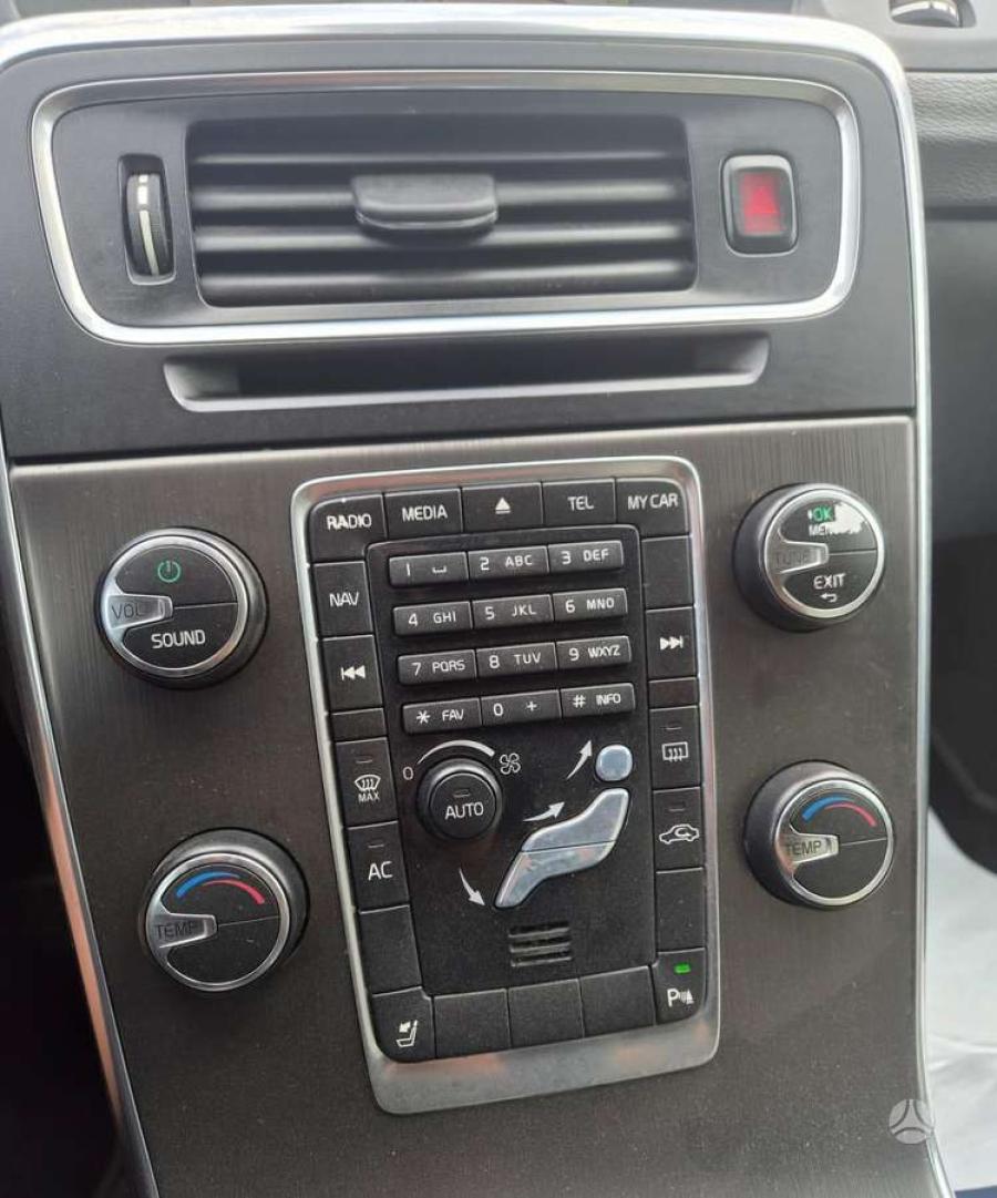 Grey Volvo V60 2013 in Utena, with an engine capacity of 2.00 L and mileage of 265 thousand km for 6490 €, photo 16 on AUTOMOTO.COM.LV
